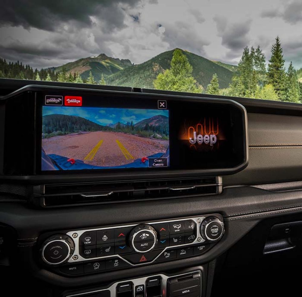 2025 Jeep® Gladiator Technology | Safety, Security, Maps and More